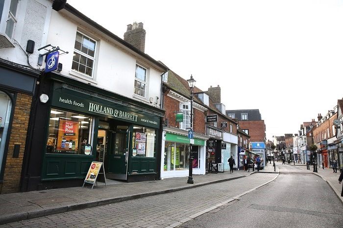Experimental pedestrian-friendly measures in Rickmansworth High Street ...